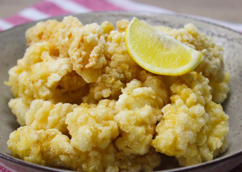 Crispy fried calamari / Calamar croustillant - The Foodie's Avenue